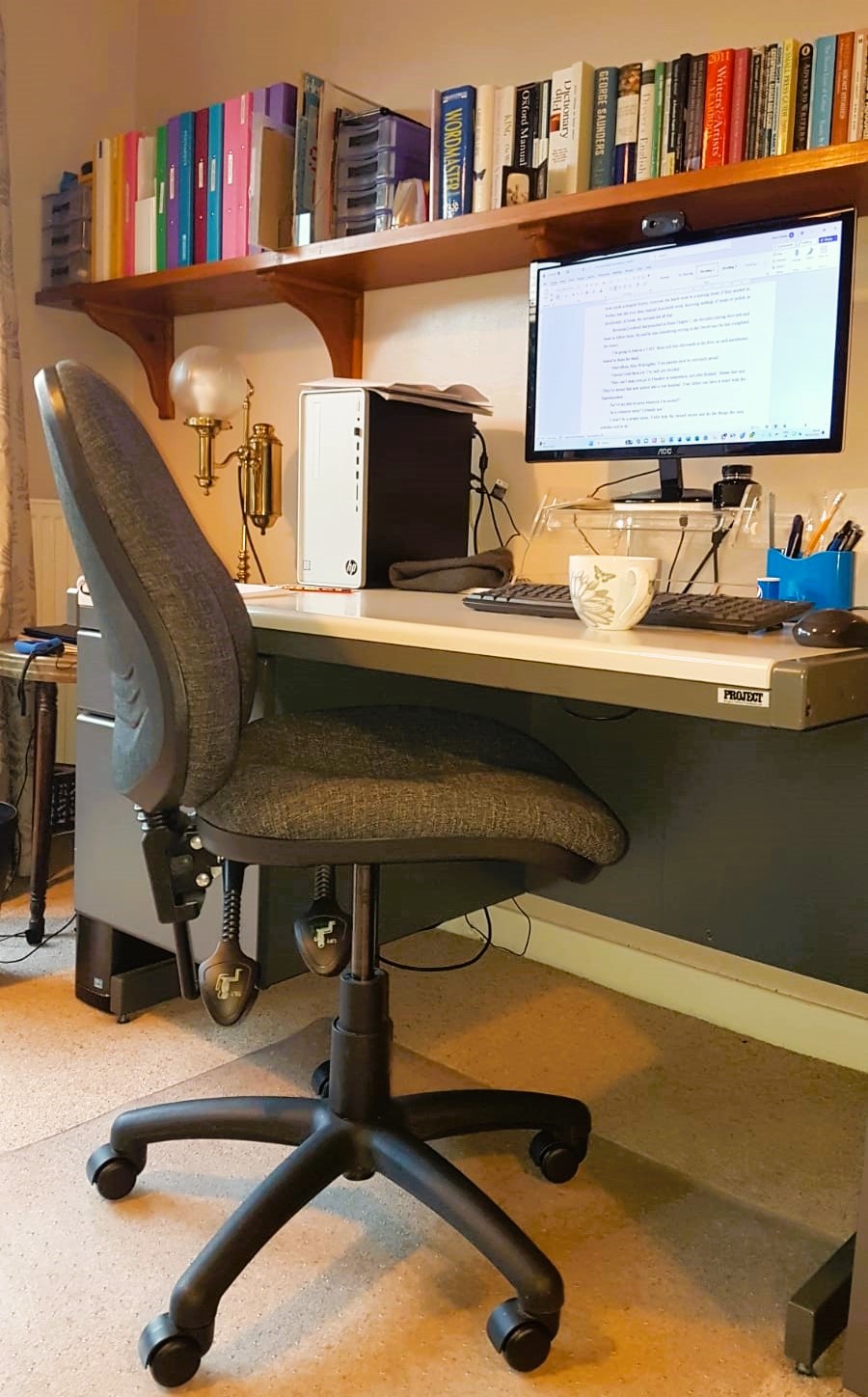 Meet the Finalists of the 2024 FLASH SUITE Contest | Defenestrationism.net